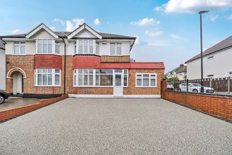 Semi-detached House in Dumbreck Road, , SE9 | John Payne