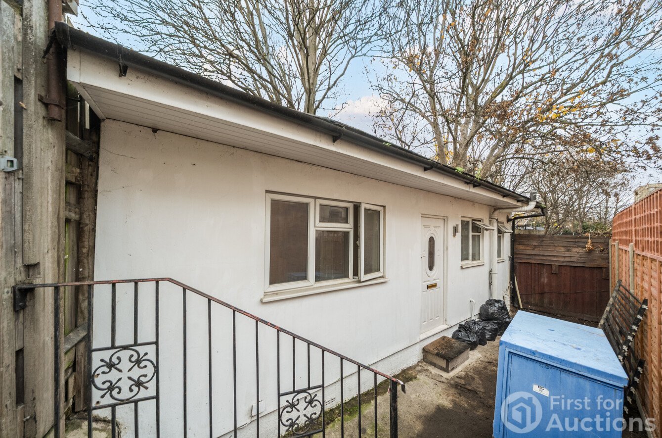 Bungalow for sale in Doggett Road, , SE6 | John Payne